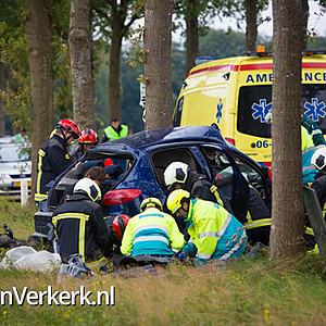 Ernstig ongeval auto tegen boom Haerderweg Doornspijk - Foto's - Stefan Verkerk Fotografie ...