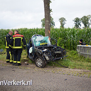 Ernstig ongeval auto tegen boom Haerderweg Doornspijk - Foto's - Stefan Verkerk Fotografie ...